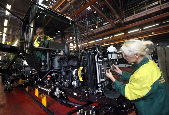 Female Workers Assemble Tractor Assembly Line Editorial Stock Photo ...