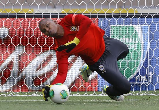 Brazilian National Soccer Team Goalkeeper Jefferson Editorial Stock ...