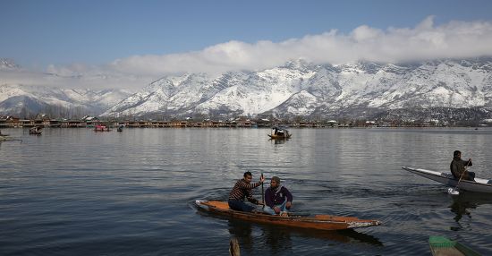 Boatmen Rows Their Shikaras Gondolas Across Editorial Stock Photo ...