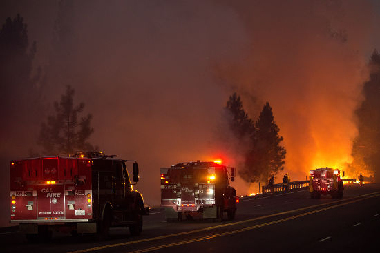 Cal Fire Engines Back Firefighters Conducting Editorial Stock Photo ...