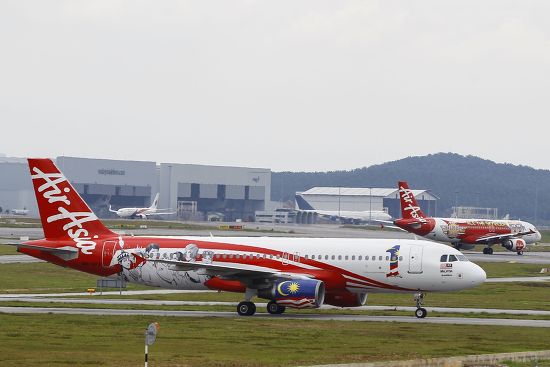 Airbus A320 Aircrafts Air Asia Taxis Editorial Stock Photo - Stock ...