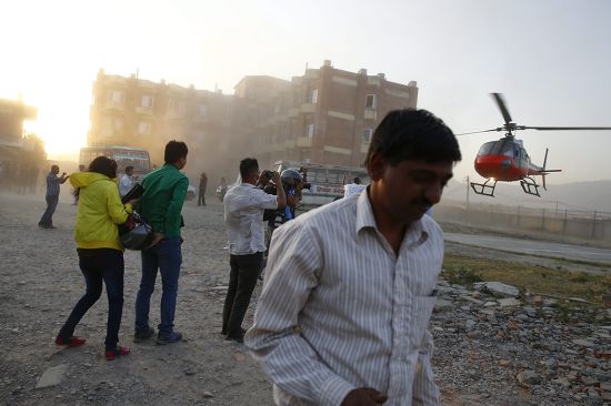 Relatives React Helicopter Carrying Bodies Helicopter Editorial Stock ...