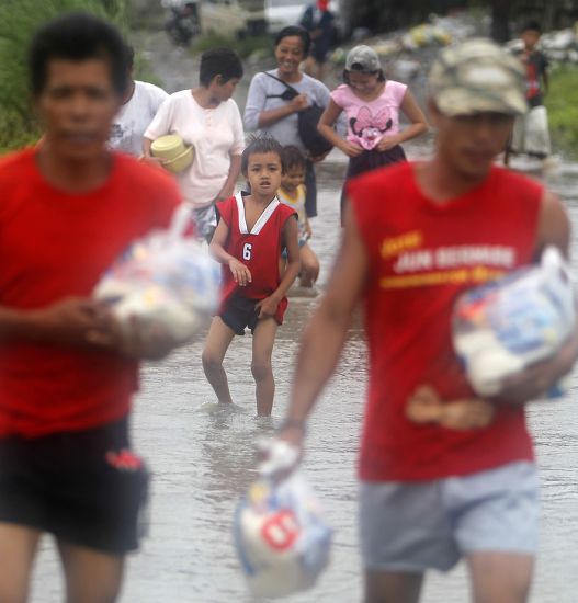 Filipino Residents Holding Relief Goods Wade Editorial Stock Photo ...