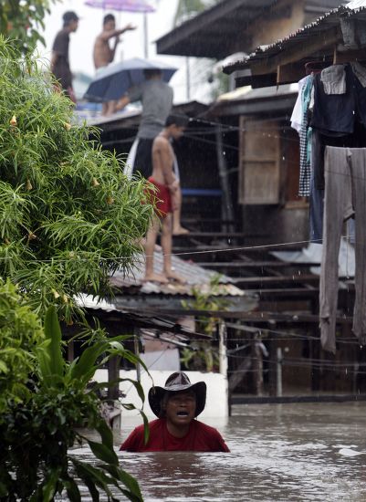 Filipino Residents Stand On Roofs Houses Editorial Stock Photo - Stock ...