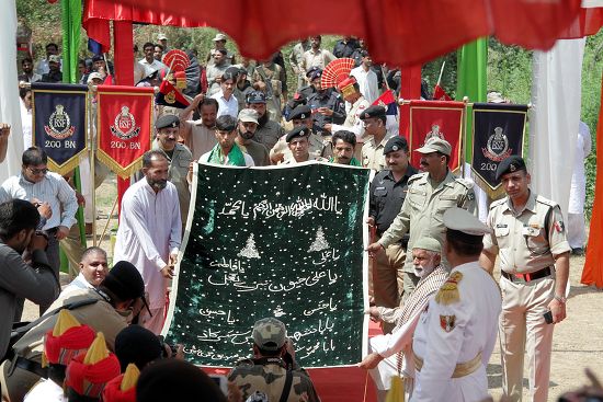 Pakistani Devotees Hold Holy Chader Presenting Editorial Stock Photo ...