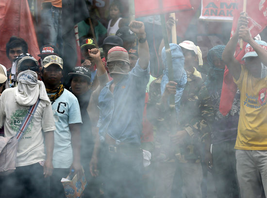 Filipino Farmers Shout Slogans During Protest Editorial Stock Photo ...