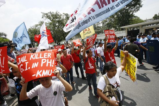 Filipino Protesters Shout Antius Slogans They Editorial Stock Photo ...
