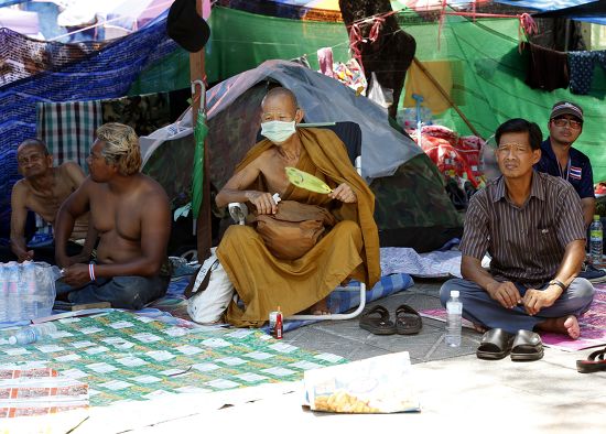 Thai Buddhist Monk Uses Fan Cool Editorial Stock Photo - Stock Image ...