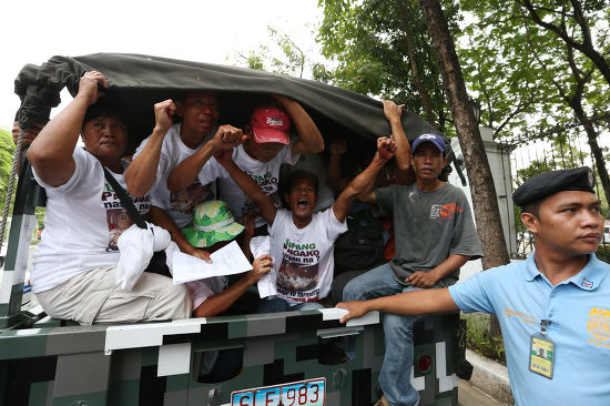 Arrested Filipino Farmers Shout Antigovernment Slogans Editorial Stock ...