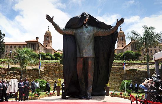 Dignitaries Unveil Nine Meter Bronze Statue Editorial Stock Photo ...