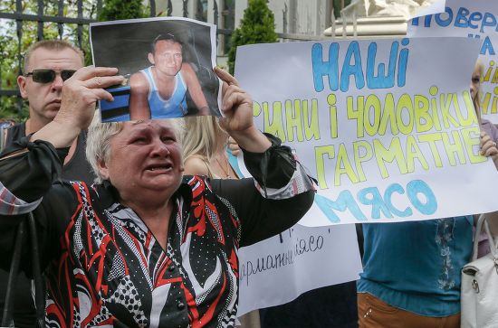 Ukrainian Woman Weeps She Holds Portrait Editorial Stock Photo - Stock ... Ukrainian Woman Weeps She Holds Portrait Editorial Stock Photo - Stock ...