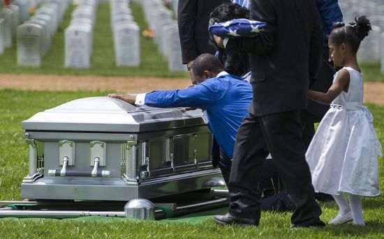 Family Members Friends Gather Around Casket Editorial Stock Photo ...