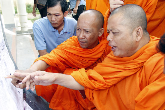 Cambodian Buddhist Monks Check Their Names Editorial Stock Photo ...