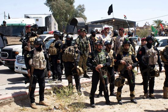 Iraqi Soldiers Stand Guard Iraqi Shiite Editorial Stock Photo - Stock ...