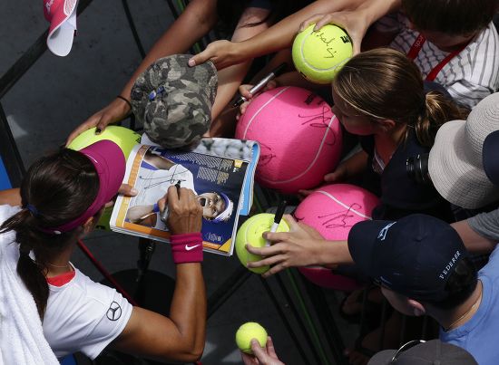 Li Na L China Signs Autographs Editorial Stock Photo - Stock Image ...