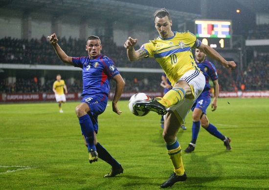 Zlatan Ibrahimovic R Sweden Fights Ball Editorial Stock Photo - Stock ...