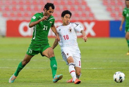 Shinji Kagawa R Japan Fights Ball Editorial Stock Photo - Stock Image ...