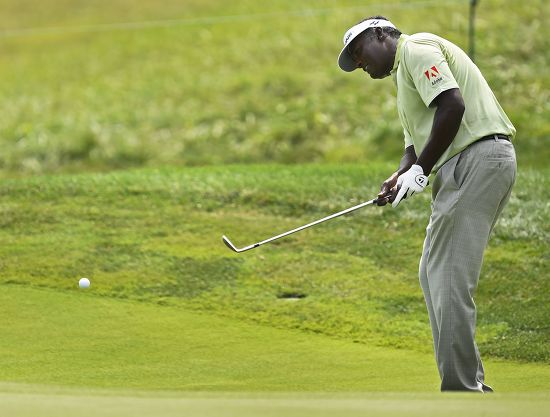 Vijay Singh Fiji Chips Onto Green Editorial Stock Photo - Stock Image ...