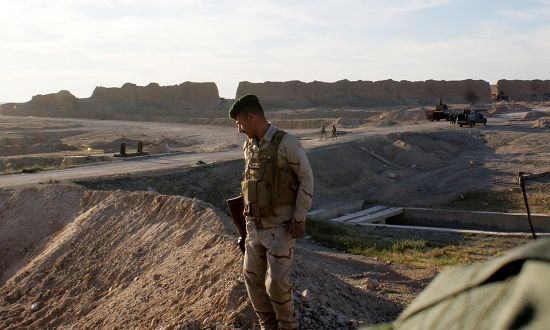 Iraqi Soldier Stands Guard Military Barracks Editorial Stock Photo ...