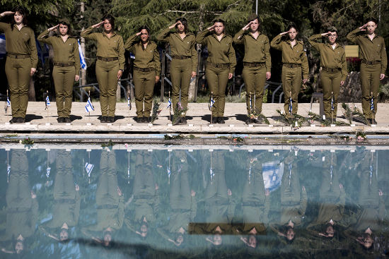 Israeli Soldiers Salute After Decorating Graves Editorial Stock Photo ...