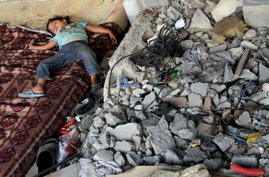 Palestinian Girl Sleep Between Rubble Homes Editorial Stock Photo ...