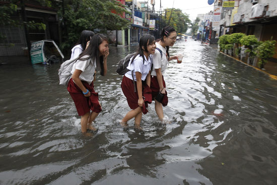 Filipino Highschool Students Walk Flooded Street Editorial Stock Photo - Stock Image | Shutterstock