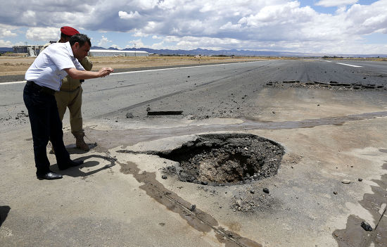 Yemenbased Icrc Worker Takes Photos Crater Editorial Stock Photo ...