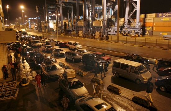 Cars Arrive En Masse During Christmas Editorial Stock Photo - Stock ...