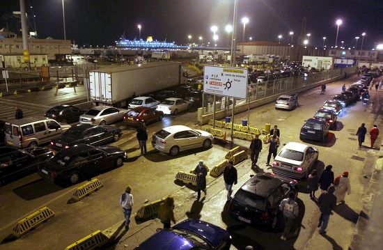 Cars Arrive En Masse During Christmas Editorial Stock Photo - Stock ...
