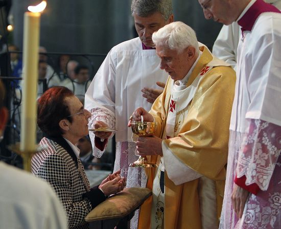 Pope Benedict Xvi C Gives Communion Editorial Stock Photo - Stock Image ...