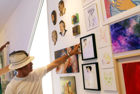 Man Watches Works Different Artists Centro Editorial Stock Photo ...