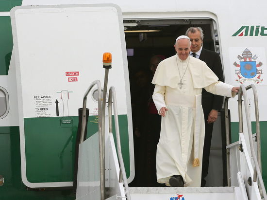 Pope Francis Descends Airplane Galeaoantonio Carlos Editorial Stock ...