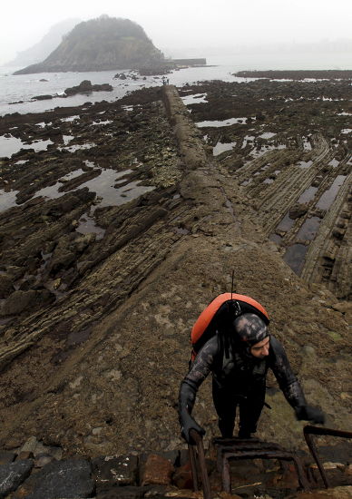 Man Heads Walk On Seabed La Editorial Stock Photo - Stock Image ...