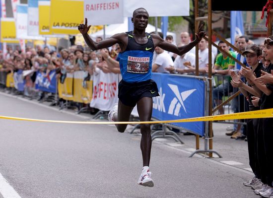 Moses Mosop Kenya Crosses Finish Line Editorial Stock Photo - Stock ...