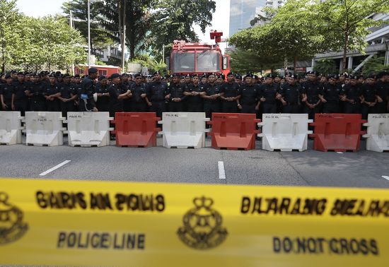 Row Malaysian Policemen Pictured Behind Police - Foto de stock de ...