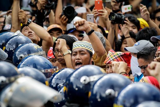 Filipino Demonstrators Shout Slogans During Protest Editorial Stock ...