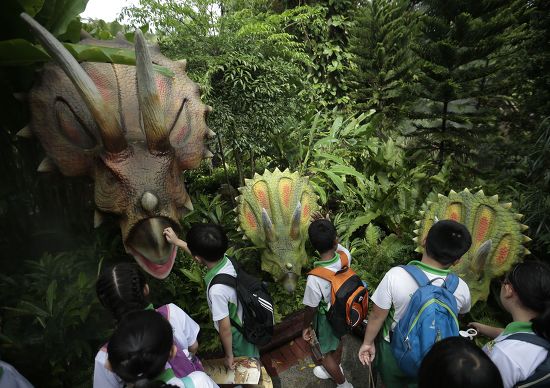 Primary School Students Interact Animatronic Display Editorial Stock ...