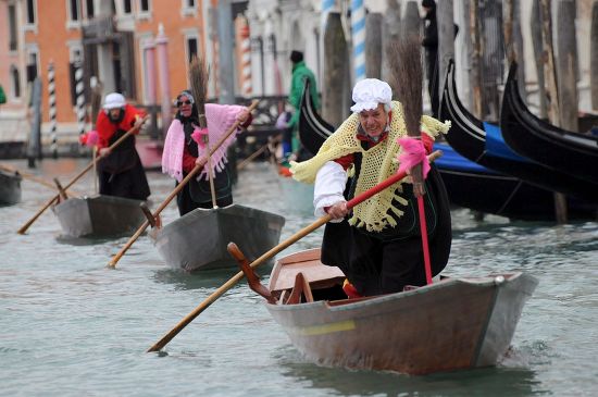 Gondolier Giovanni Rossi R Wins Traditional Editorial Stock Photo ...