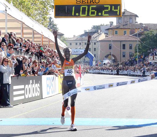 Dutch Runner Lornah Kiplagat Jubilates She Editorial Stock Photo ...