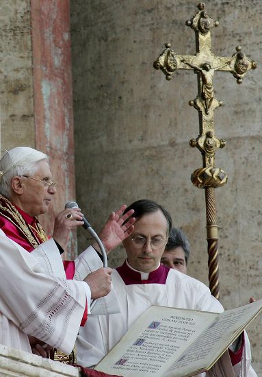 Newly Elected Pope Benedict Xvi Blesses Editorial Stock Photo - Stock ...