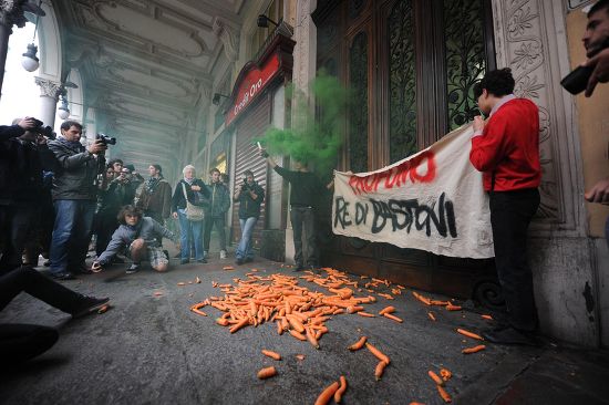 Students Throw Carrots Against Headquarters Ministry Editorial Stock ...