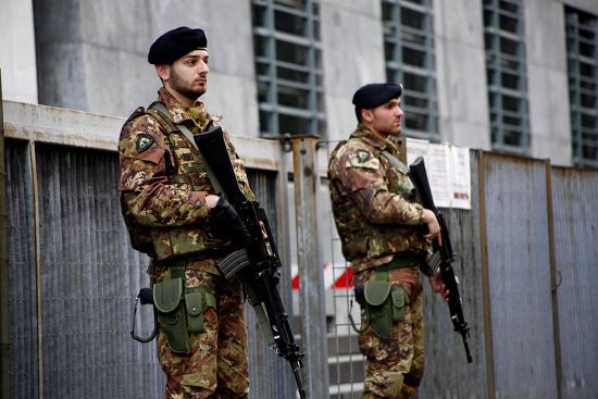 Italian Soldiers Stand Guard Outside Milan Editorial Stock Photo ...