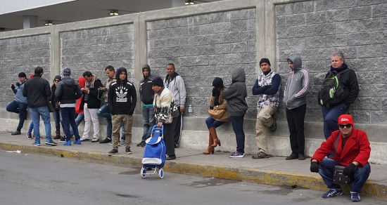 Cuban Citizens Waiting Border Line Nuevo Editorial Stock Photo - Stock ...