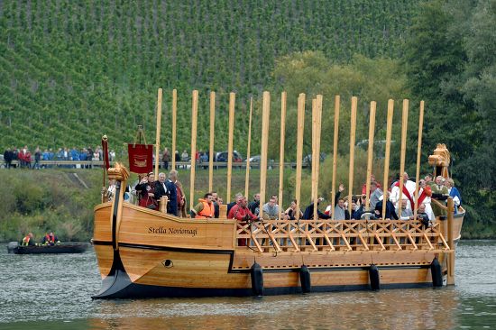 New Roman Wine Vessel Lies Oars Editorial Stock Photo - Stock Image ...