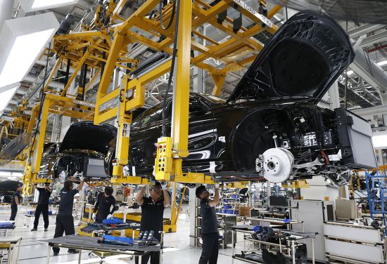 Thai Workers Work On Bmw 330e Editorial Stock Photo - Stock Image ...