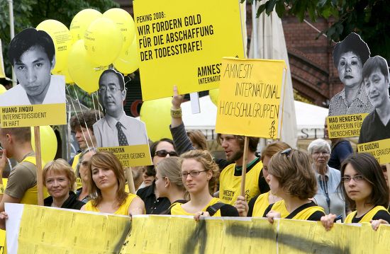 Campaigners Human Rights Organisation Amnesty International Editorial ...