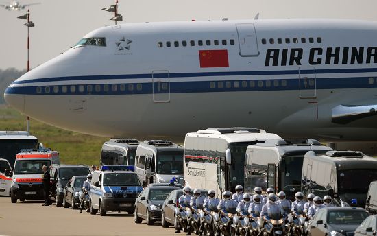 Plane Chinese President Xi Jinping Taxis Editorial Stock Photo - Stock ...