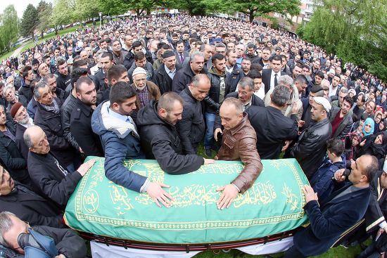 Relatives Friends Stand Coffin Diren Dede Editorial Stock Photo - Stock ...