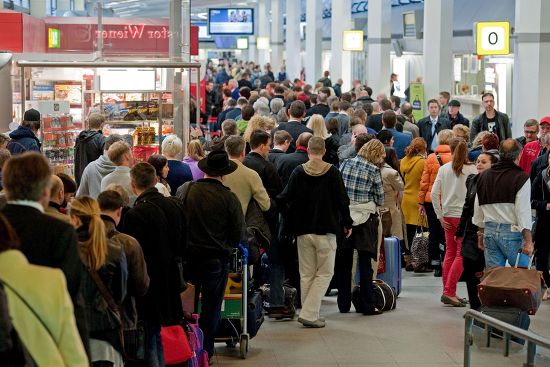 Long Queues Checkin During Warning Strike Editorial Stock Photo - Stock ...