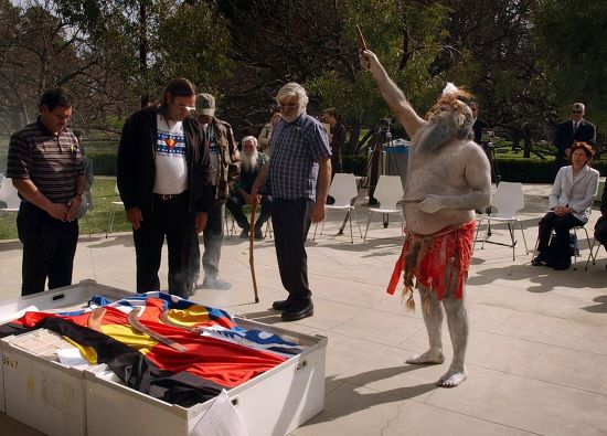 Aboriginal Elder Major Sumner R Prepares Editorial Stock Photo - Stock ...